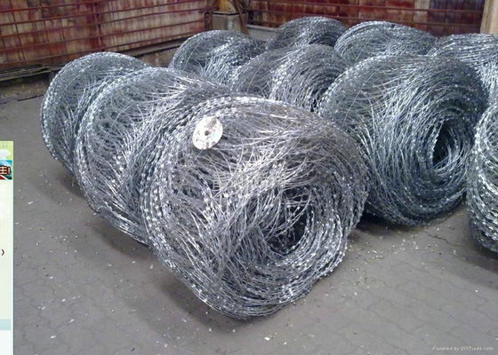Anti Rust Razor Blade Fencing Spiral Barbed Wire Fence 450mm - 960mm Diameter
