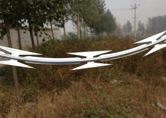 Organization Units Razor Wire Fence 350 - 550 Mpa Tensile Strength Easy Installation