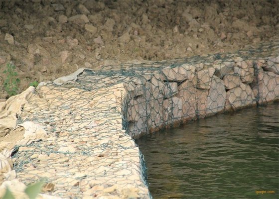 Galvanized Rock Filled Gabion Cages , Gabion Stone Basket Wall Construction