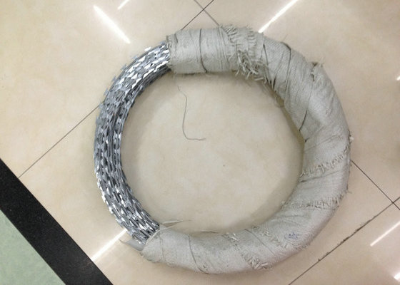 Hot Dipped Galvanized Razor Barbed Wire , Razor Wire Concertina CBT-65 Type