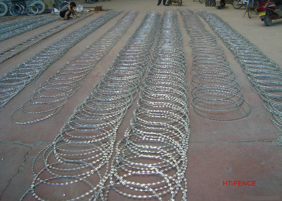 ISO9001 0.5mm Galvanized Razor Wire In Green Color For Security Mesh Fence