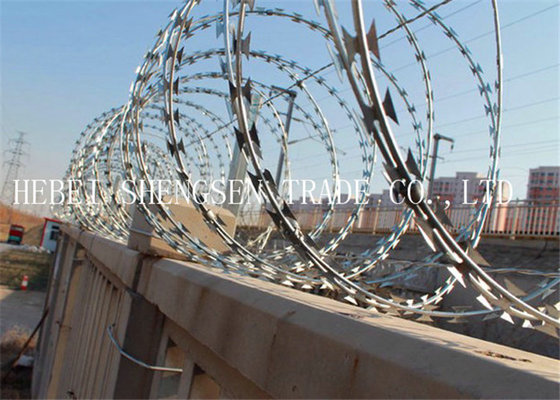 CBT65 Stainless Steel Razor Barbed Wire , 2.5mm Razor Blade Wire For Railway