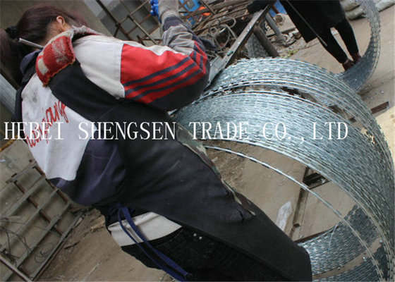 0.5mm CBT - 65 Galvanized Razor Blade Barbed Wire With 22 mm Razor Length