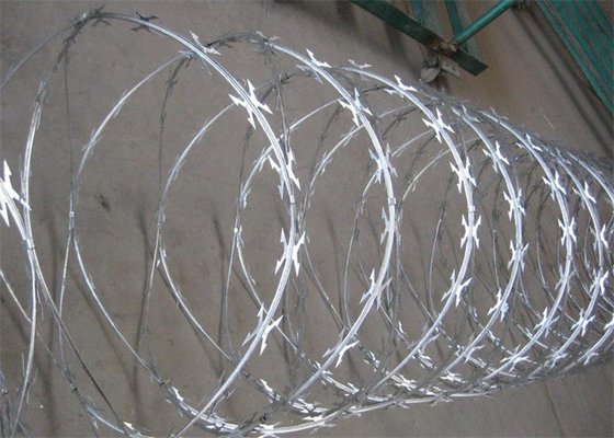 22 Mm Length Sharp Razor Barbed Wire Galvanized CBT - 65 Concertina For Fence