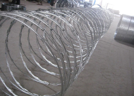 Concertina Hot Dipped Galvanized Razor Barbed Wire BTO-22 Two Cilps 0.5mm Thickness