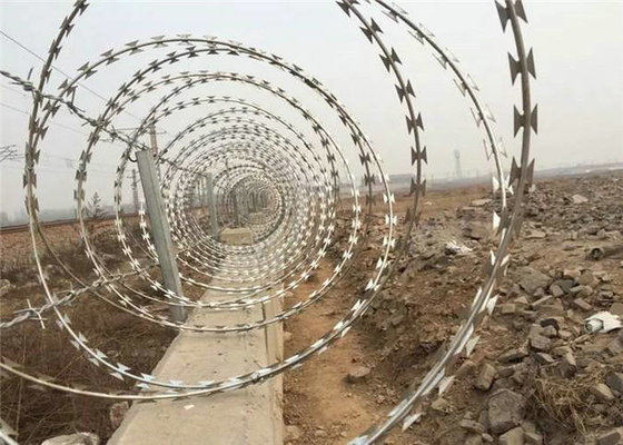 Metal Razor Concertina Wire , Barbed Wire Security Fence 7kgs Per Roll`