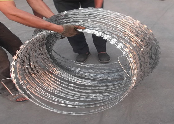 Single Coil BTO-22 Galvanized Razor Barbed Wire 2.5mm Wire Diameter