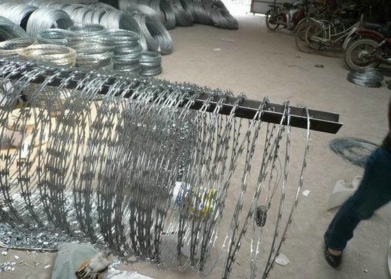Anping factory galvanized big coil diameter 960mm BTO22 BTO30 razor babed wire