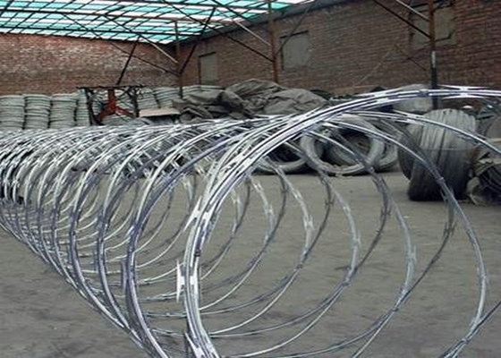 Anping factory galvanized big coil diameter 960mm BTO22 BTO30 razor babed wire