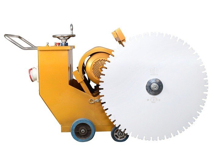 15KW Electric Road Saw Machine For Cutting Floor 1000 Mm Max Saw Blade 1 Year Warranty