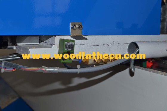 CNC lathe for turning wood