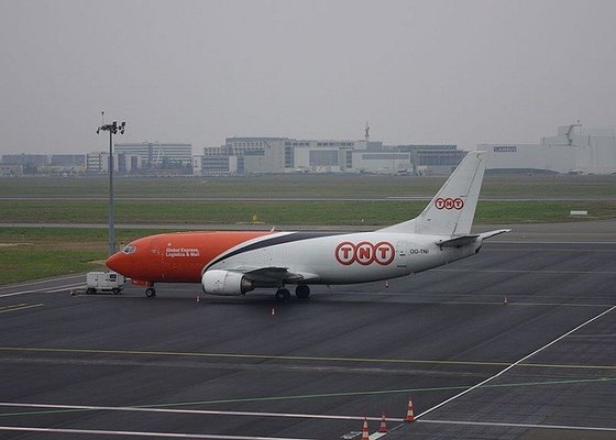 Safe Economic Cheapest TNT Courier Service To Italy For Nail Polish Door to Door