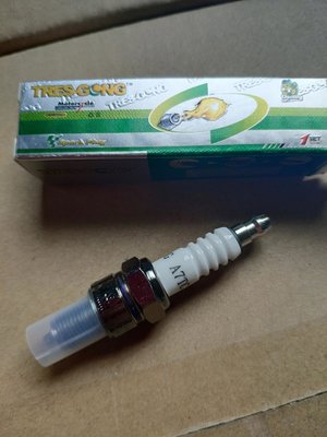 CD70 motorcycle spark plug A7TC for GY6 125CC 150CC CBT125 CM-125 white color