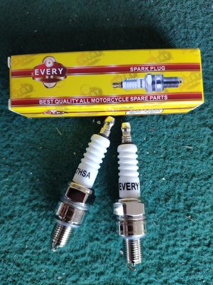 CD70 motorcycle spark plug A7TC for GY6 125CC 150CC CBT125 CM-125 white color