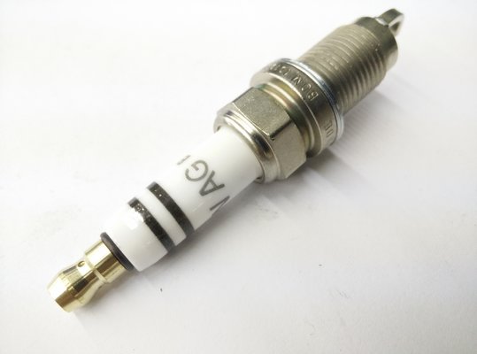 Volkswagen Spark Plug - Bosch FR-7-HE-02 101905601F