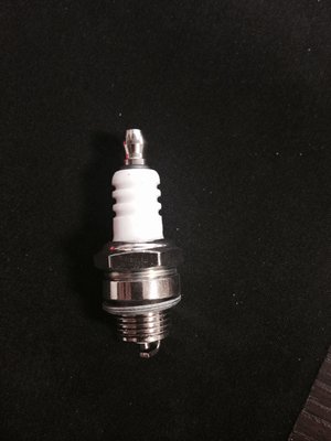 High quality two stroke gasoline Original MS381 Chainsaw Spark Plug CJ8 type L7T BM6A W20MP-U