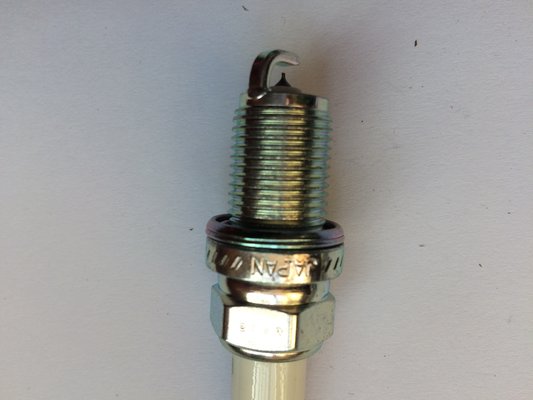Bujía de encendido 18817 11051 el número del fabricante Запалителна свещ с фабричен номер 18817 11051 за HYUNDAI