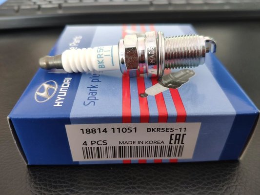 Hyundai/Kia 18814-11051 Свеча зажигания BKR5ES-11 Genuine Hyundai PLUG ASSEMBLY