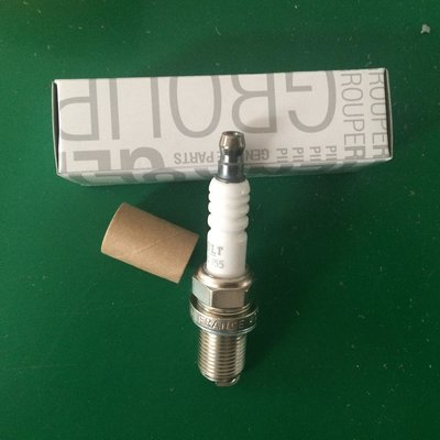 Bougie d'allumage 7700500155 numéro OEM 7700500155 - Spark plug OE number by DACIA, LADA, PEUGEOT