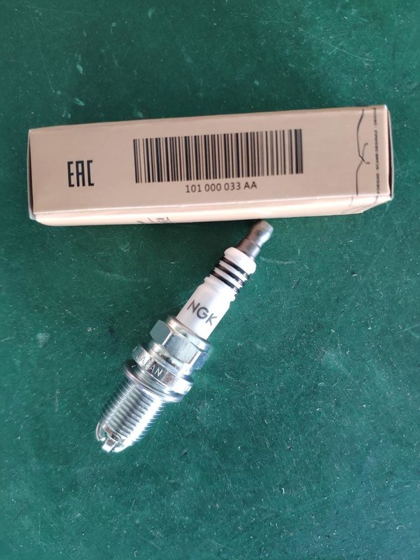 Car Spark Plug 101000033AA For Audi 100 90 A4 A6 Benz C230 VW Beetle Golf Jetta OEM BKUR6ET-10