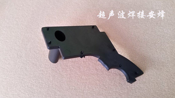 Ultrasonic plastic welding machine for sealing plastic products
