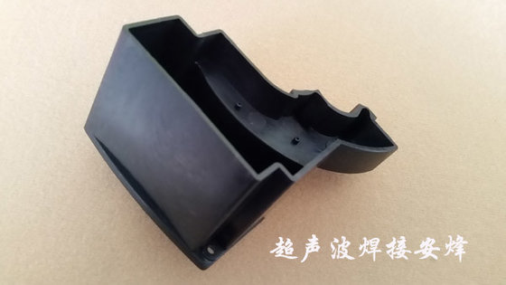 Ultrasonic plastic welding machine for sealing plastic products