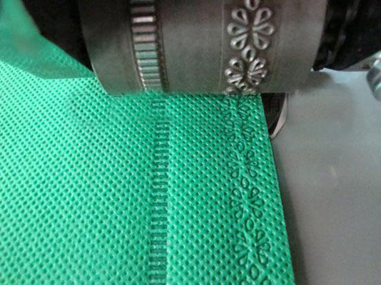 Non-woven bag ultrasonic welding machine