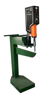 Plastic hollow board turnover box welding machine