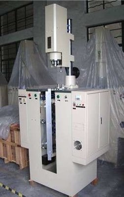 Penetration wind flow ultrasonic welding equipment