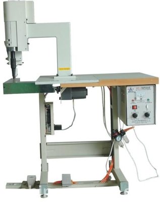 Non-woven type welding equipment