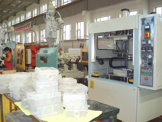 Auto radiator hot plate welding equipment