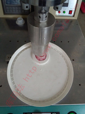Ultrasonic welding machine lubricating oil barrels