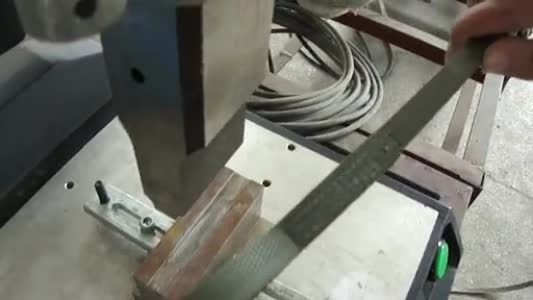 Ultrasonic welding machine for the rotating disk