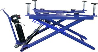 China Hydraulic Portable Scissor Car Lifts 2700kg Small Mobile Scissor Auto Lift supplier