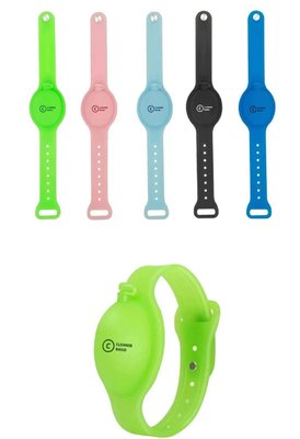 Regalo de promoción ajustable silicona desinfectante pulsera de mano con la botella de dispensador de pulsera para solar