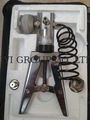 Portable hand pump pressure calibrator
