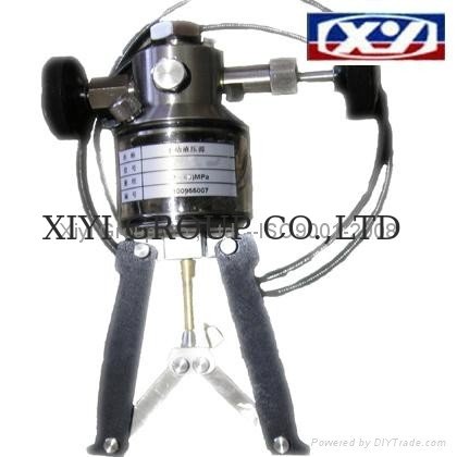 HYDRAULIC PRESSURE HAND PUMP ( Plier Type )Range: 0-100MPa