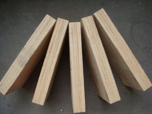 Supply 13mm 4X8 High-Quality Green Pine Wood Veneer Plywood (used as highchairs)