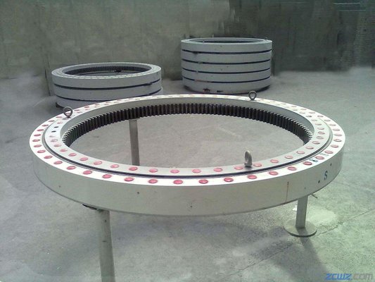 Internal Gear Three Row Roller Slewing Bearing For Wind Turbines