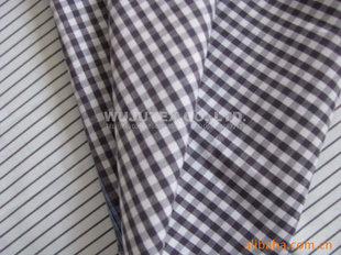 China Competitive Price 100% Cotton Yarn Dyed Fabric  Plain Weave Check Ladies Fashion Fabric supplier