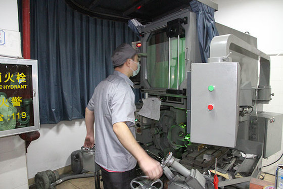 Grinding precision of WAIDA profile grinding machine is 0.001mm in YIZE