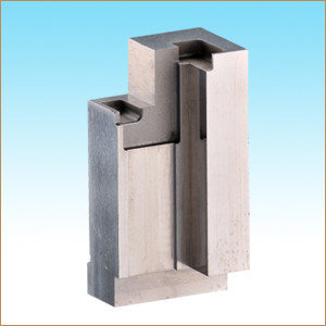 Diamension tolerance of precision mold parts in YIZE is ±0.001mm,professional precision mold parts process