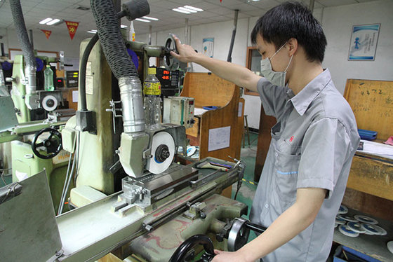 2017 Core pins and sleeves of YIZE have 16 steps of strict process