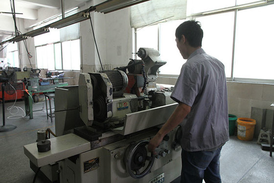 Precision plastic mold parts have global service,come on!