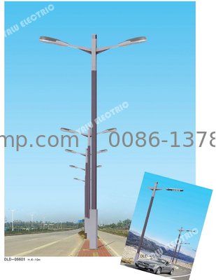 Parking lot galvanized rural road 12M single arm street light pole with HPS and MHL flooding lamps. supplier