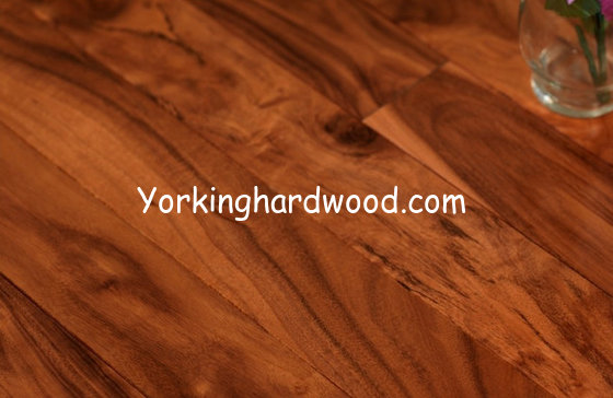 Varnished hardwood flooring (acacia)
