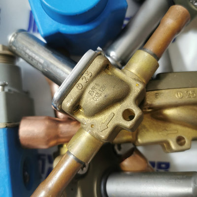 Danfoss solenoid valve 032L1217 solenoid valve coil 018F6193 220V018F6757 24V supplier