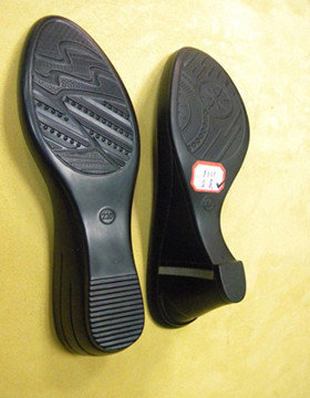 Polyurethane raw material for shoe sole for low density and high hardness A-7580/B-6001