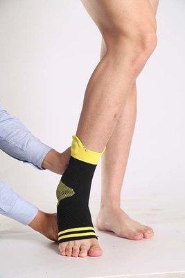 Amazon hot sale low cost Breathable Neoprene Ankle Support Sleeve Ankle protector