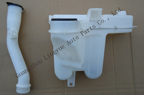 1402-451-002 Automobile Spare Parts , Plastic Hilux Vigo 2012 Watering Can